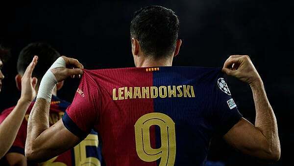 Robert Lewandowski joins Cristiano Ronaldo and Lionel Messi in 100 goal ...
